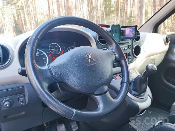 Brūns Peugeot Partner 2015 Jelgava, ar dzinēja tilpumu 1.50 L un nobraukumu 184 tūkst. km par 6950 €, foto 9 vietnē AUTOMOTO.COM.LV