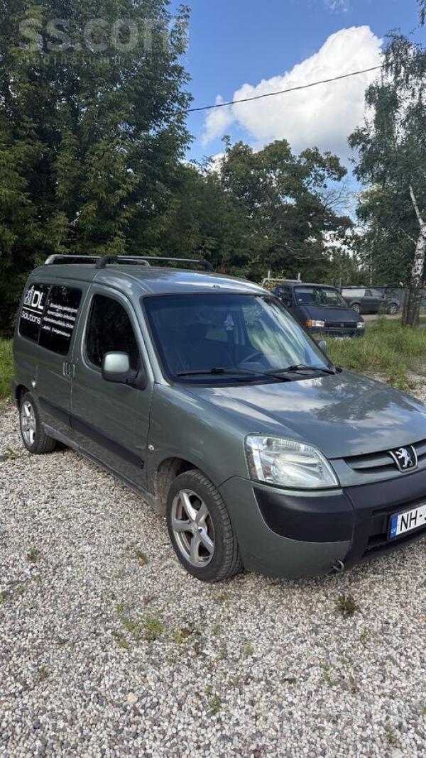 Green Peugeot Partner 2006 in Riga, with an engine capacity of 1.60 L and mileage of 259 thousand km for 1500 €, photo 3 on AUTOMOTO.COM.LV