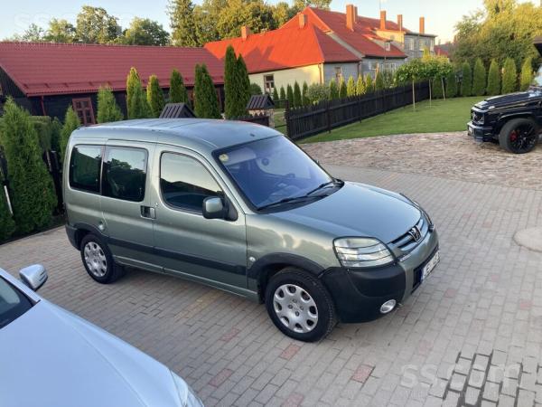 Zaļš Peugeot Partner 2003 Liepāja, ar dzinēja tilpumu 2.00 L un nobraukumu 487 tūkst. km par 1350 €, foto 1 vietnē AUTOMOTO.COM.LV