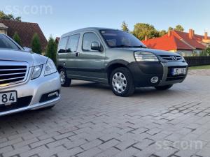 Green Peugeot Partner 2003 in Liepaja, with an engine capacity of 2.00 L and mileage of 487 thousand km for 1350 €, photo 3 on AUTOMOTO.COM.LV