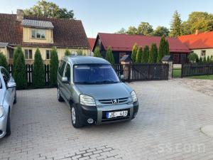 Green Peugeot Partner 2003 in Liepaja, with an engine capacity of 2.00 L and mileage of 487 thousand km for 1350 €, photo 4 on AUTOMOTO.COM.LV