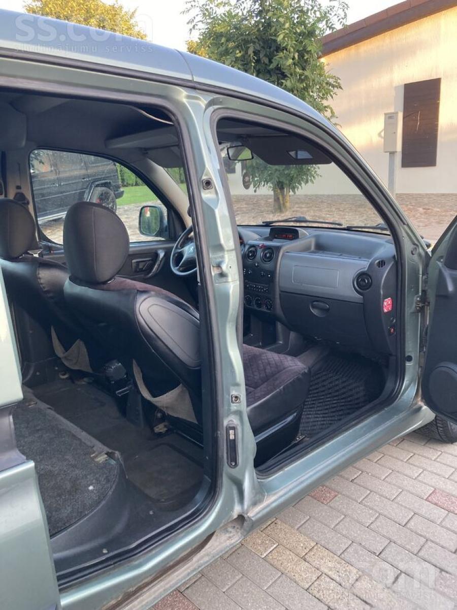 Green Peugeot Partner 2003 in Liepaja, with an engine capacity of 2.00 L and mileage of 487 thousand km for 1350 €, photo 9 on AUTOMOTO.COM.LV