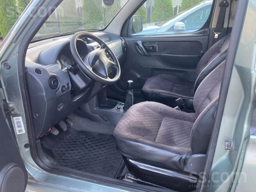 Green Peugeot Partner 2003 in Liepaja, with an engine capacity of 2.00 L and mileage of 487 thousand km for 1350 €, photo 13 on AUTOMOTO.COM.LV