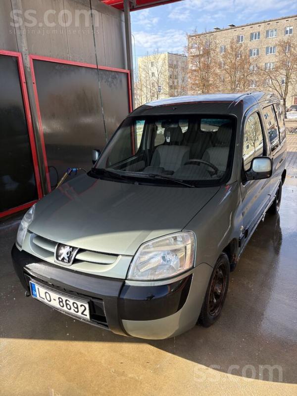 Green Peugeot Partner 2003 in Gulbene, with an engine capacity of 2.00 L and mileage of 212 thousand km for 890 €, photo 1 on AUTOMOTO.COM.LV