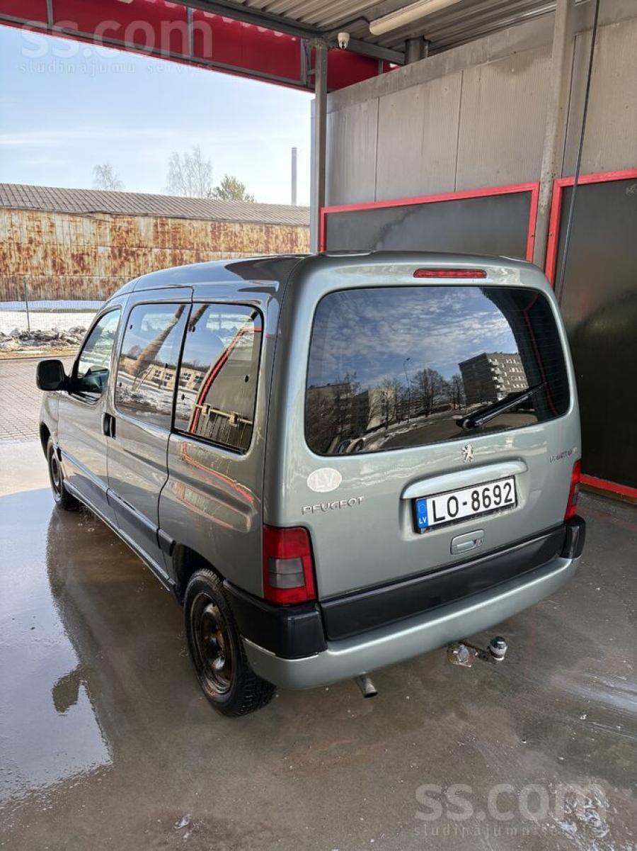 Green Peugeot Partner 2003 in Gulbene, with an engine capacity of 2.00 L and mileage of 212 thousand km for 890 €, photo 3 on AUTOMOTO.COM.LV