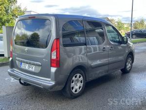 Grey Peugeot Partner 2011 in Riga, with an engine capacity of 1.60 L and mileage of 282 thousand km for 1899 €, photo 3 on AUTOMOTO.COM.LV