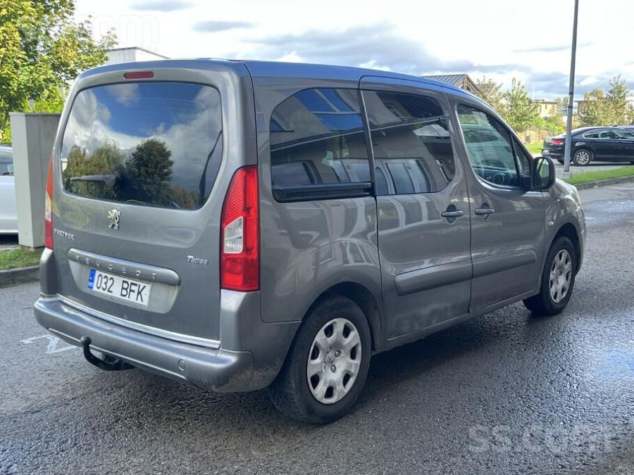 Grey Peugeot Partner 2011 in Riga, with an engine capacity of 1.60 L and mileage of 282 thousand km for 1899 €, photo 3 on AUTOMOTO.COM.LV