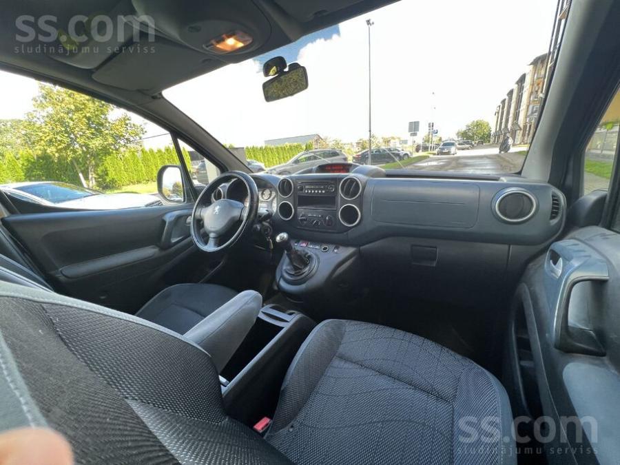 Grey Peugeot Partner 2011 in Riga, with an engine capacity of 1.60 L and mileage of 282 thousand km for 1899 €, photo 5 on AUTOMOTO.COM.LV