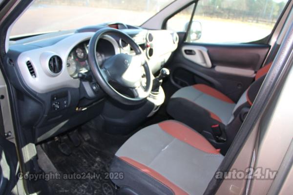Pelēks Peugeot Partner 2015 Pērnava, ar dzinēja tilpumu 1.60 L un nobraukumu 202 tūkst. km par 5200 €, foto 11 vietnē AUTOMOTO.COM.LV