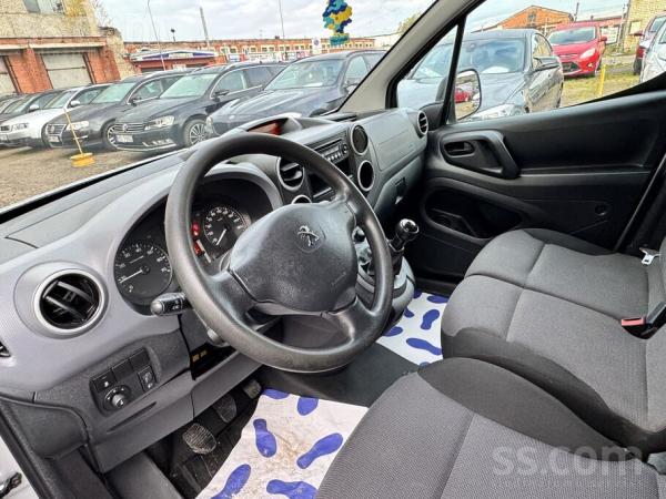 Grey Peugeot Partner 2018 in Daugavpils, with an engine capacity of 1.60 L and mileage of 0 thousand km for 5900 €, photo 10 on AUTOMOTO.COM.LV