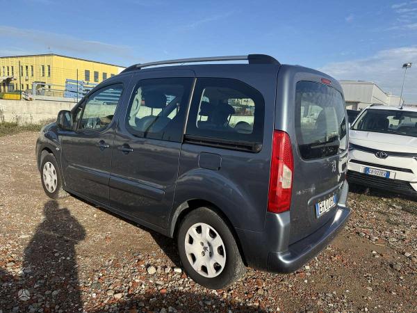 Grey Peugeot Partner 2012 in Siauliai, with an engine capacity of 1.60 L and mileage of 227 thousand km for 4150 €, photo 5 on AUTOMOTO.COM.LV