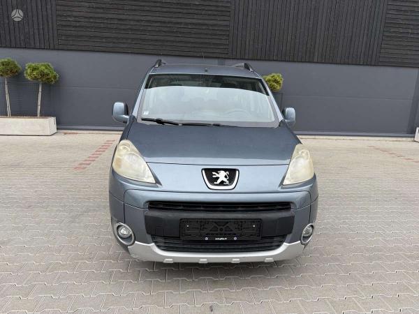 Grey Peugeot Partner 2012 in Siauliai, with an engine capacity of 1.56 L and mileage of 227 thousand km for 3850 €, photo 3 on AUTOMOTO.COM.LV