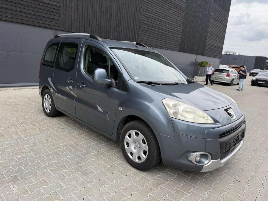 Pelēks Peugeot Partner 2012 Šauļi, ar dzinēja tilpumu 1.56 L un nobraukumu 227 tūkst. km par 3850 €, foto 4 vietnē AUTOMOTO.COM.LV