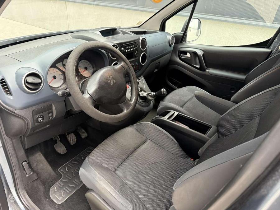 Pelēks Peugeot Partner 2012 Šauļi, ar dzinēja tilpumu 1.56 L un nobraukumu 227 tūkst. km par 3850 €, foto 13 vietnē AUTOMOTO.COM.LV