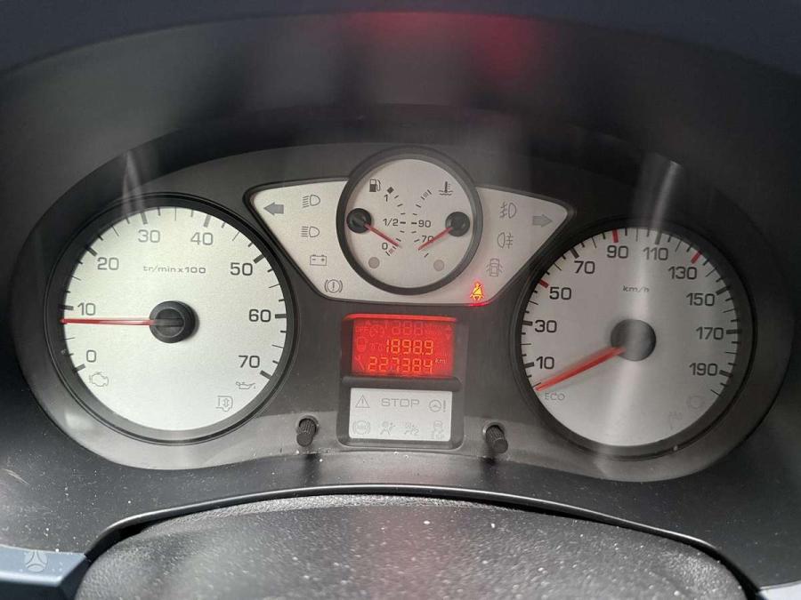 Pelēks Peugeot Partner 2012 Šauļi, ar dzinēja tilpumu 1.56 L un nobraukumu 227 tūkst. km par 3850 €, foto 21 vietnē AUTOMOTO.COM.LV