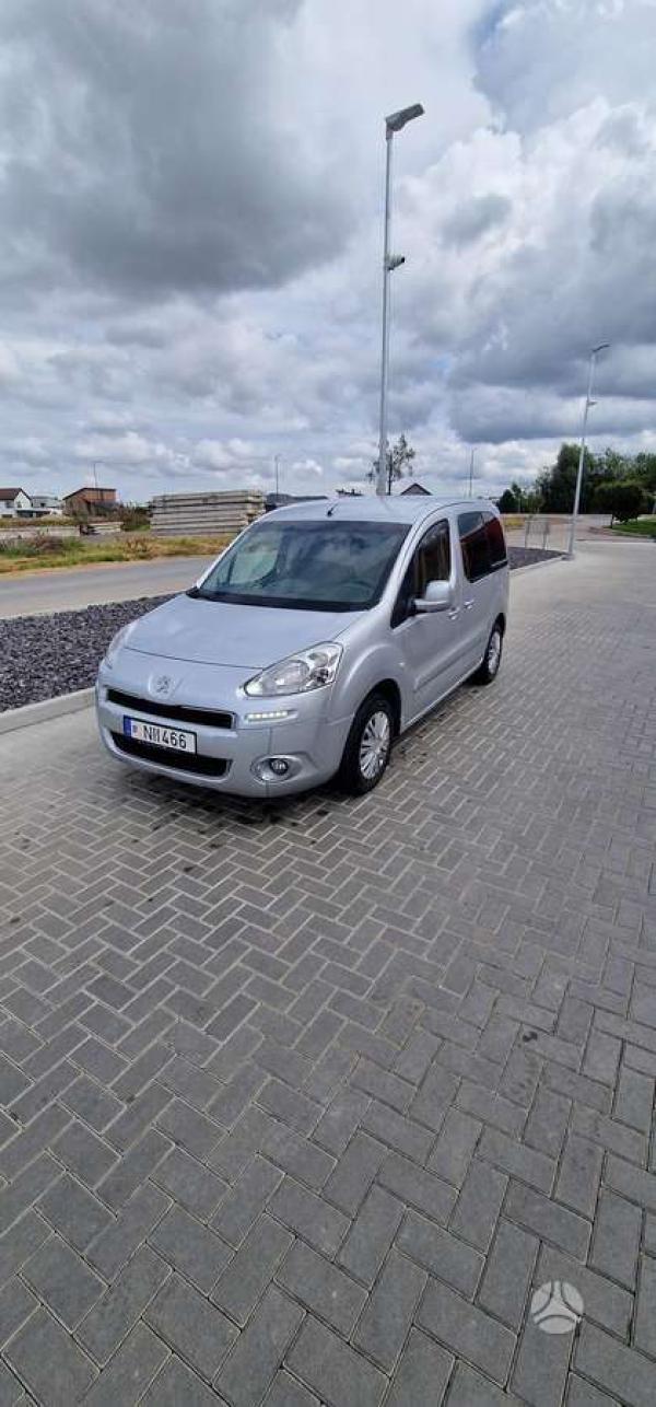 Pelēks Peugeot Partner 2015 Kauņa, ar dzinēja tilpumu 1.60 L un nobraukumu 350 tūkst. km par 3400 €, foto 1 vietnē AUTOMOTO.COM.LV