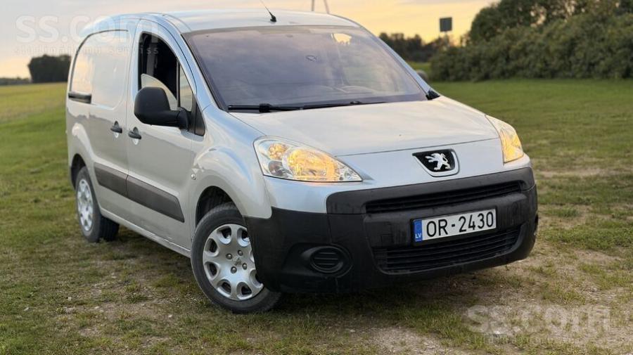 Grey Peugeot Partner 2008 in Bauska, with an engine capacity of 1.60 L and mileage of 266 thousand km for 2700 €, photo 3 on AUTOMOTO.COM.LV