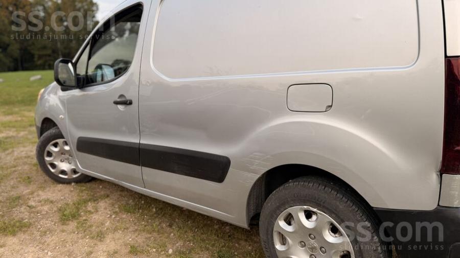 Grey Peugeot Partner 2008 in Bauska, with an engine capacity of 1.60 L and mileage of 266 thousand km for 2700 €, photo 6 on AUTOMOTO.COM.LV