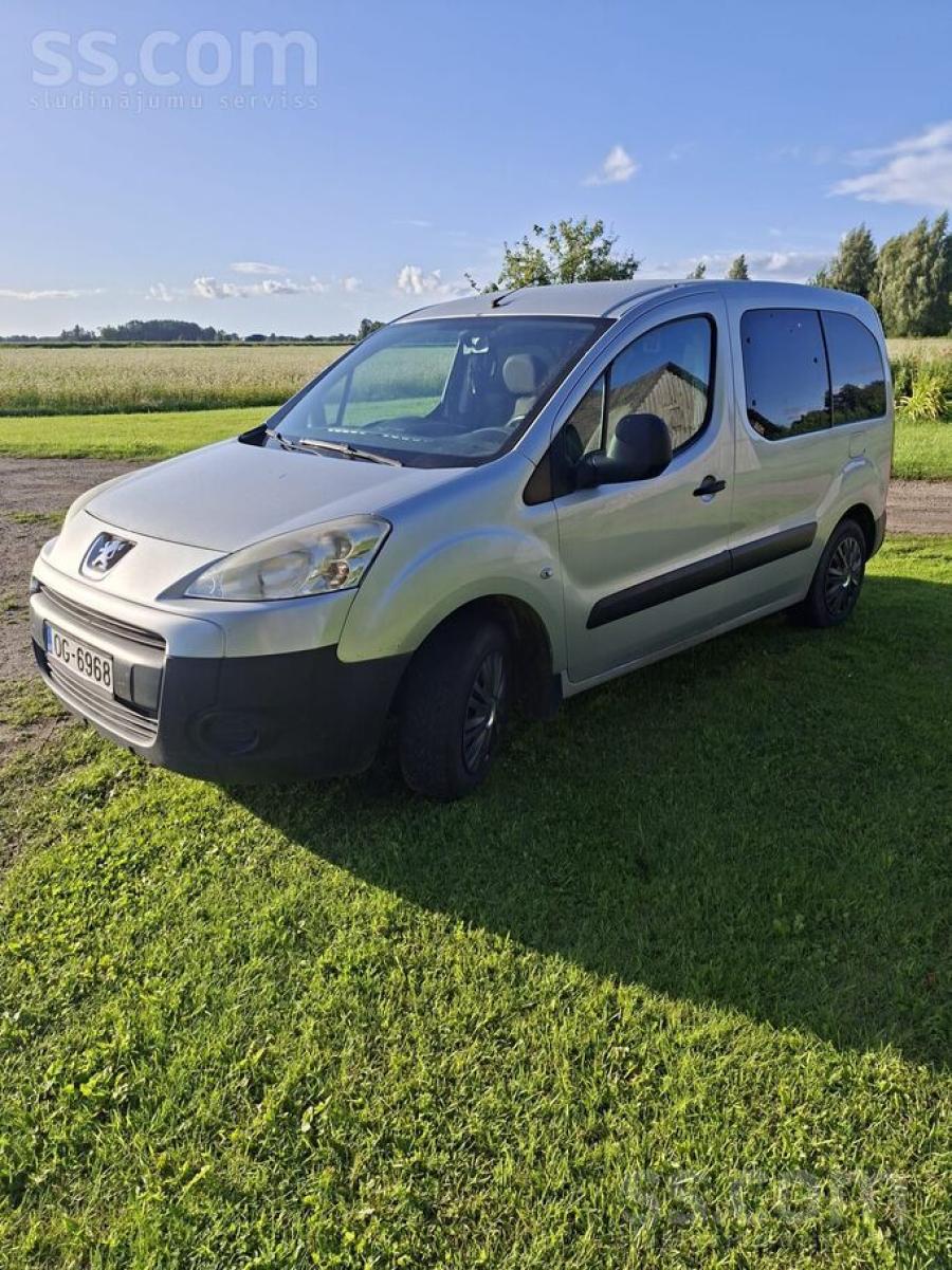 Grey Peugeot Partner 2012 in Riga, with an engine capacity of 1.60 L and mileage of 452 thousand km for 2600 €, photo 1 on AUTOMOTO.COM.LV