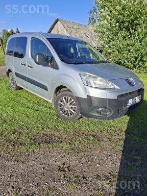 Grey Peugeot Partner 2012 in Riga, with an engine capacity of 1.60 L and mileage of 452 thousand km for 2600 €, photo 3 on AUTOMOTO.COM.LV