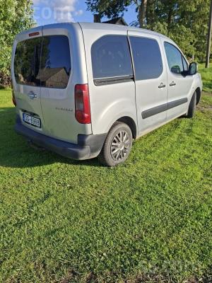 Grey Peugeot Partner 2012 in Riga, with an engine capacity of 1.60 L and mileage of 452 thousand km for 2600 €, photo 4 on AUTOMOTO.COM.LV