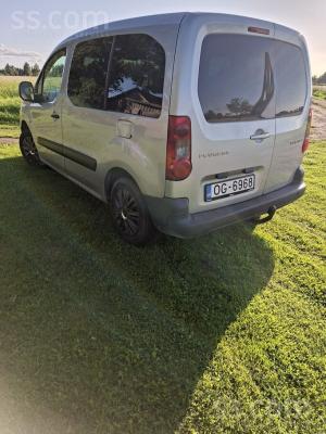 Grey Peugeot Partner 2012 in Riga, with an engine capacity of 1.60 L and mileage of 452 thousand km for 2600 €, photo 7 on AUTOMOTO.COM.LV