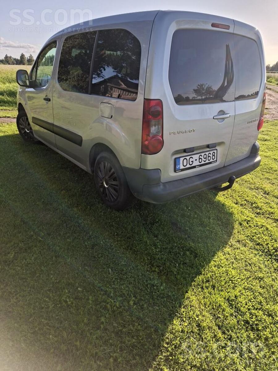 Grey Peugeot Partner 2012 in Riga, with an engine capacity of 1.60 L and mileage of 452 thousand km for 2600 €, photo 7 on AUTOMOTO.COM.LV