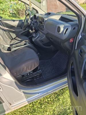 Grey Peugeot Partner 2012 in Riga, with an engine capacity of 1.60 L and mileage of 452 thousand km for 2600 €, photo 8 on AUTOMOTO.COM.LV