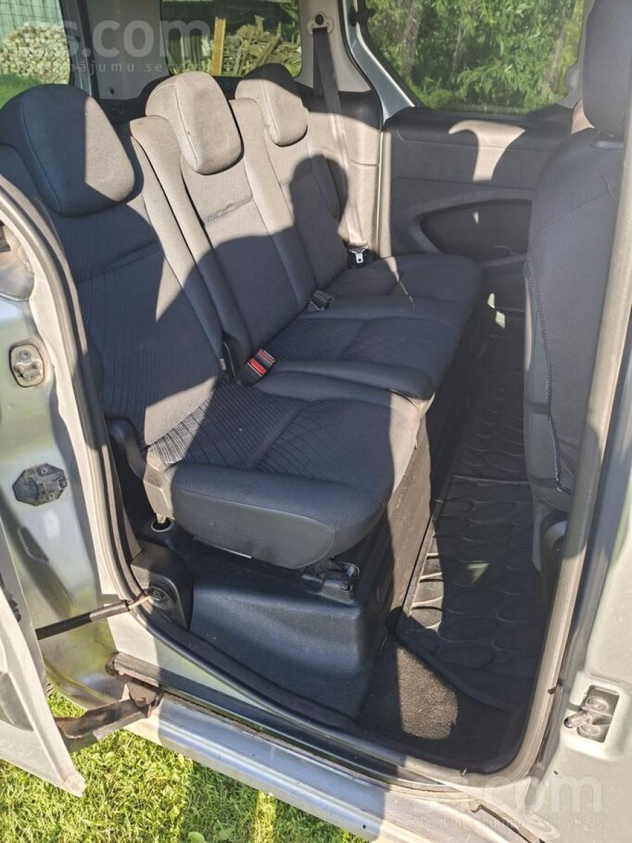Grey Peugeot Partner 2012 in Riga, with an engine capacity of 1.60 L and mileage of 452 thousand km for 2600 €, photo 11 on AUTOMOTO.COM.LV