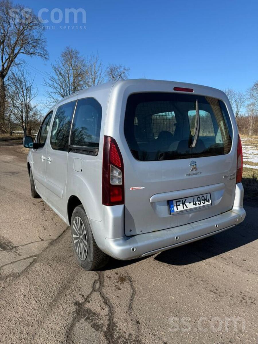 Pelēks Peugeot Partner 2015 Rīga, ar dzinēja tilpumu 1.60 L un nobraukumu 275 tūkst. km par 4200 €, foto 3 vietnē AUTOMOTO.COM.LV