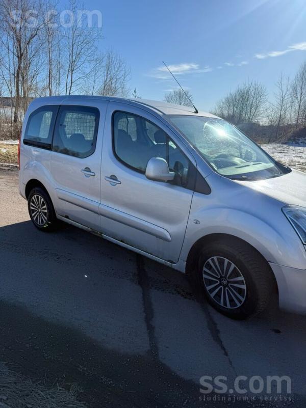 Grey Peugeot Partner 2015 in Riga, with an engine capacity of 1.60 L and mileage of 275 thousand km for 4200 €, photo 4 on AUTOMOTO.COM.LV