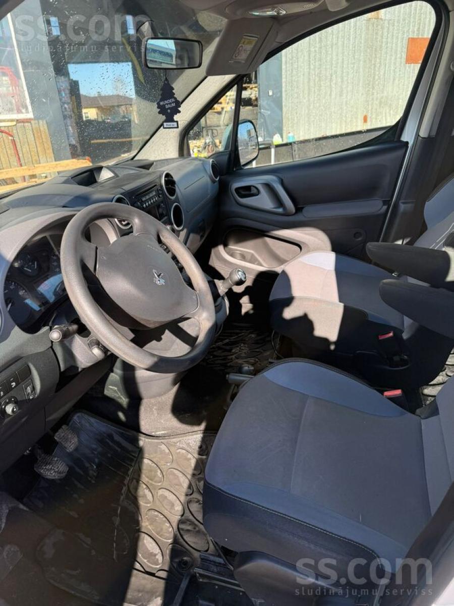 Pelēks Peugeot Partner 2015 Rīga, ar dzinēja tilpumu 1.60 L un nobraukumu 275 tūkst. km par 4200 €, foto 11 vietnē AUTOMOTO.COM.LV