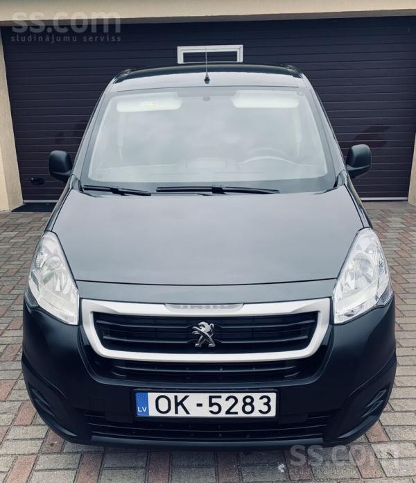 Grey Peugeot Partner 2018 in Liepaja, with an engine capacity of 1.60 L and mileage of 81 thousand km for 7950 €, photo 3 on AUTOMOTO.COM.LV