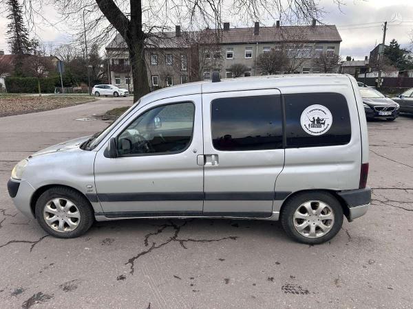 Grey Peugeot Partner 2004 in Kaunas, with an engine capacity of 2.00 L and mileage of 380 thousand km for 1050 €, photo 1 on AUTOMOTO.COM.LV