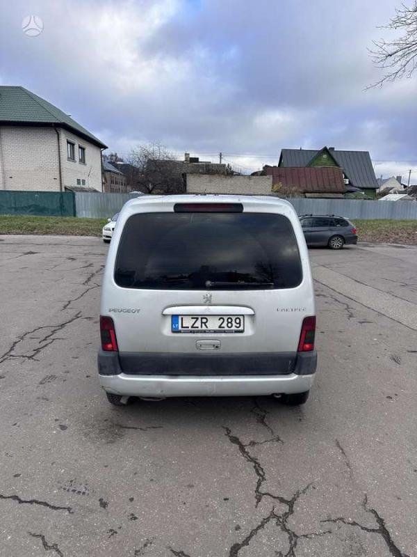 Grey Peugeot Partner 2004 in Kaunas, with an engine capacity of 2.00 L and mileage of 380 thousand km for 1050 €, photo 2 on AUTOMOTO.COM.LV