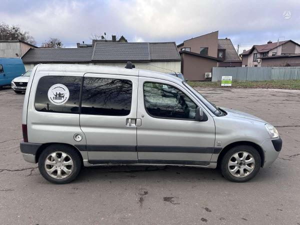 Grey Peugeot Partner 2004 in Kaunas, with an engine capacity of 2.00 L and mileage of 380 thousand km for 1050 €, photo 3 on AUTOMOTO.COM.LV