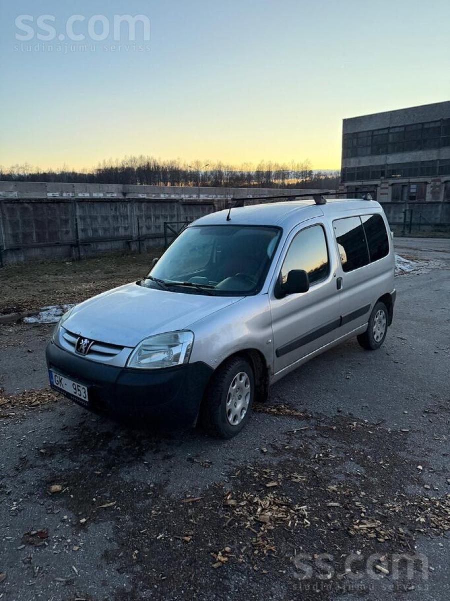 Grey Peugeot Partner 2007 in Daugavpils, with an engine capacity of 1.60 L and mileage of 247 thousand km for 1200 €, photo 3 on AUTOMOTO.COM.LV