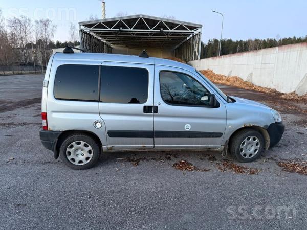 Pelēks Peugeot Partner 2007 Daugavpils, ar dzinēja tilpumu 1.60 L un nobraukumu 247 tūkst. km par 1200 €, foto 5 vietnē AUTOMOTO.COM.LV