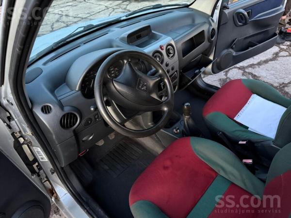 Pelēks Peugeot Partner 2007 Daugavpils, ar dzinēja tilpumu 1.60 L un nobraukumu 247 tūkst. km par 1200 €, foto 7 vietnē AUTOMOTO.COM.LV