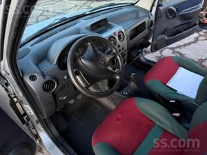 Grey Peugeot Partner 2007 in Daugavpils, with an engine capacity of 1.60 L and mileage of 247 thousand km for 1200 €, photo 8 on AUTOMOTO.COM.LV