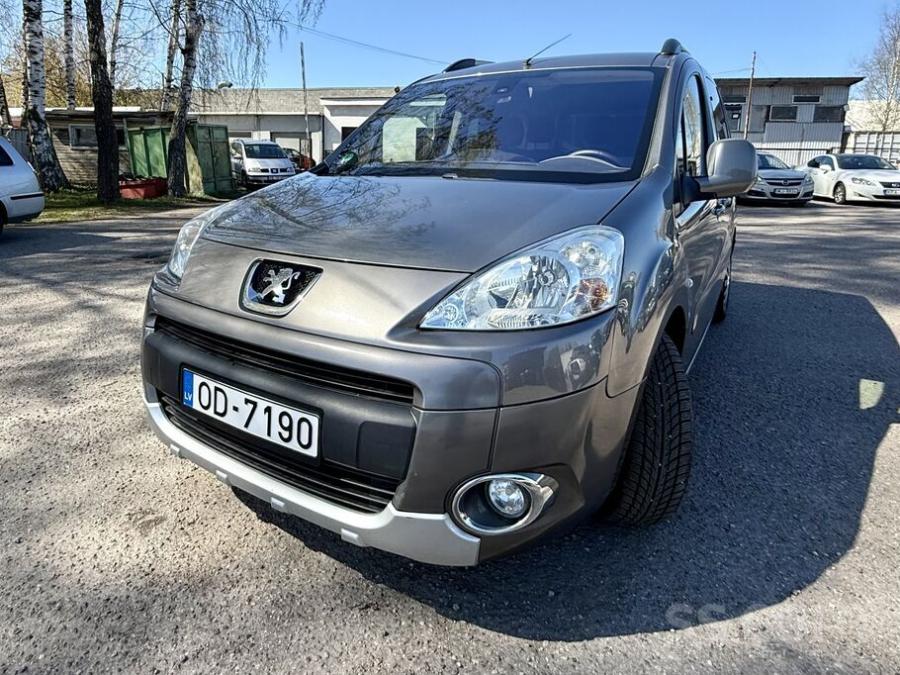 Grey Peugeot Partner 2009 in Riga, with an engine capacity of 1.60 L and mileage of 0 thousand km for 4350 €, photo 3 on AUTOMOTO.COM.LV