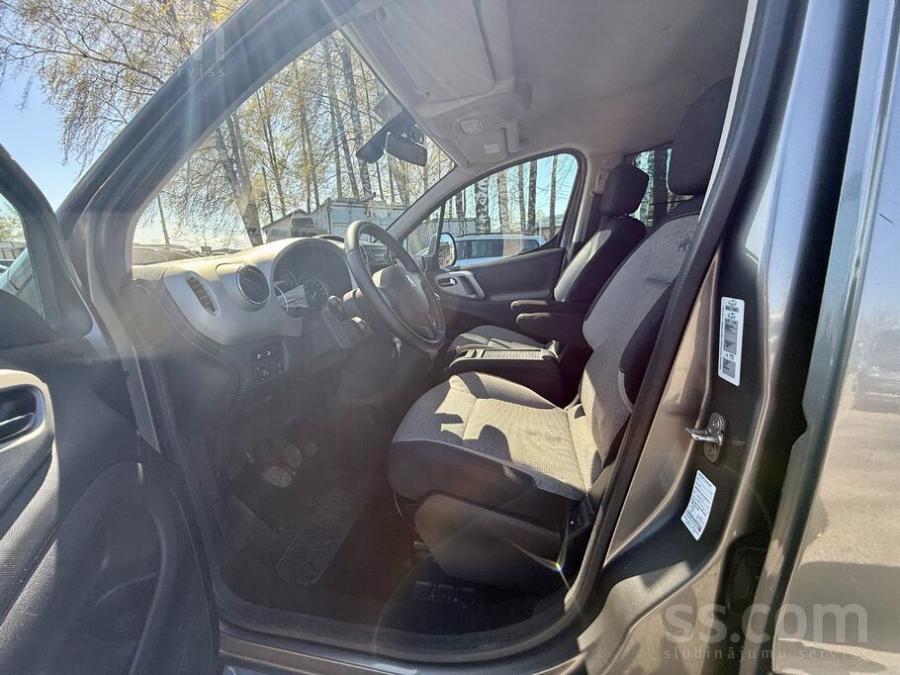 Grey Peugeot Partner 2009 in Riga, with an engine capacity of 1.60 L and mileage of 0 thousand km for 4350 €, photo 19 on AUTOMOTO.COM.LV