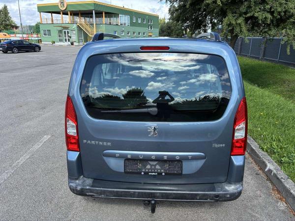 Grey Peugeot Partner 2009 in Siauliai, with an engine capacity of 1.56 L and mileage of 261 thousand km for 2950 €, photo 4 on AUTOMOTO.COM.LV
