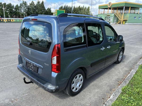 Grey Peugeot Partner 2009 in Siauliai, with an engine capacity of 1.56 L and mileage of 261 thousand km for 2950 €, photo 5 on AUTOMOTO.COM.LV