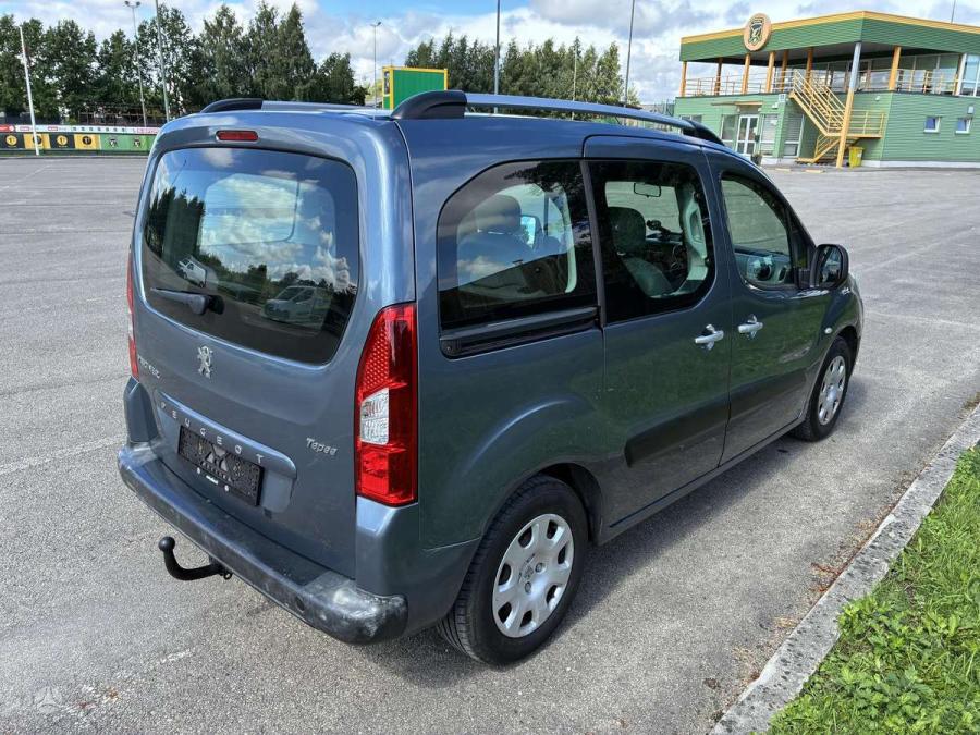 Grey Peugeot Partner 2009 in Siauliai, with an engine capacity of 1.56 L and mileage of 261 thousand km for 2950 €, photo 6 on AUTOMOTO.COM.LV