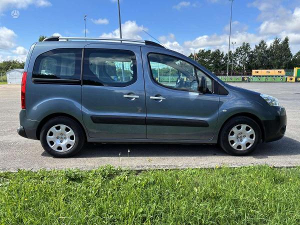Grey Peugeot Partner 2009 in Siauliai, with an engine capacity of 1.56 L and mileage of 261 thousand km for 2950 €, photo 6 on AUTOMOTO.COM.LV
