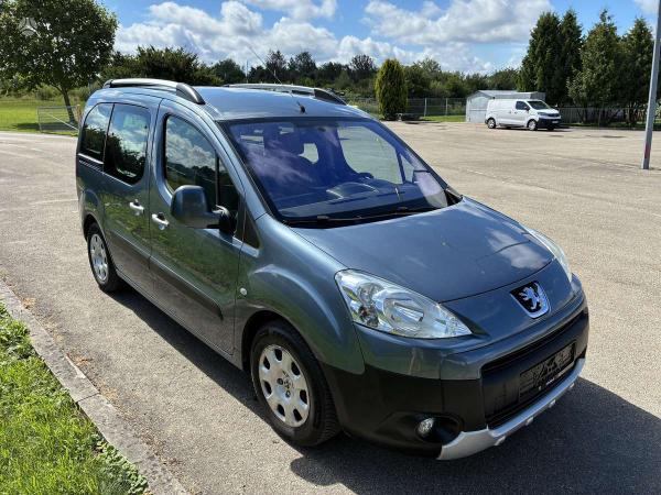 Grey Peugeot Partner 2009 in Siauliai, with an engine capacity of 1.56 L and mileage of 261 thousand km for 2950 €, photo 7 on AUTOMOTO.COM.LV