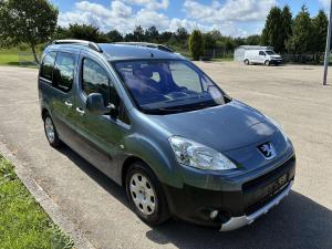 Grey Peugeot Partner 2009 in Siauliai, with an engine capacity of 1.56 L and mileage of 261 thousand km for 2950 €, photo 8 on AUTOMOTO.COM.LV