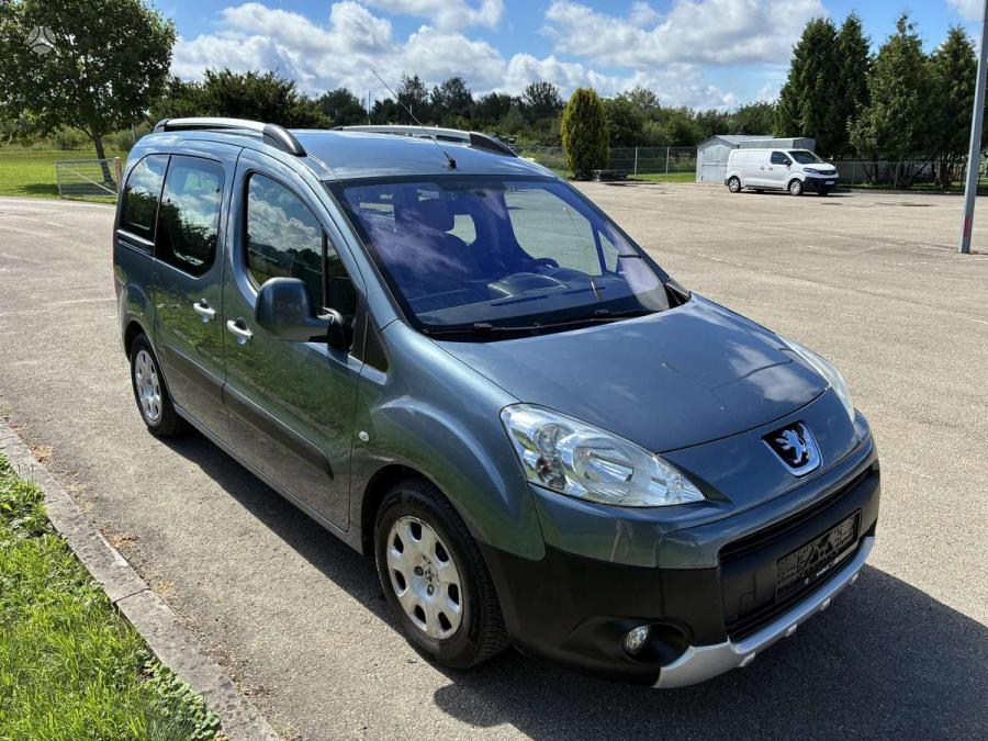 Grey Peugeot Partner 2009 in Siauliai, with an engine capacity of 1.56 L and mileage of 261 thousand km for 2950 €, photo 8 on AUTOMOTO.COM.LV