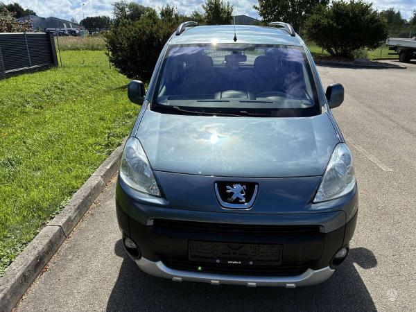 Grey Peugeot Partner 2009 in Siauliai, with an engine capacity of 1.56 L and mileage of 261 thousand km for 2950 €, photo 8 on AUTOMOTO.COM.LV